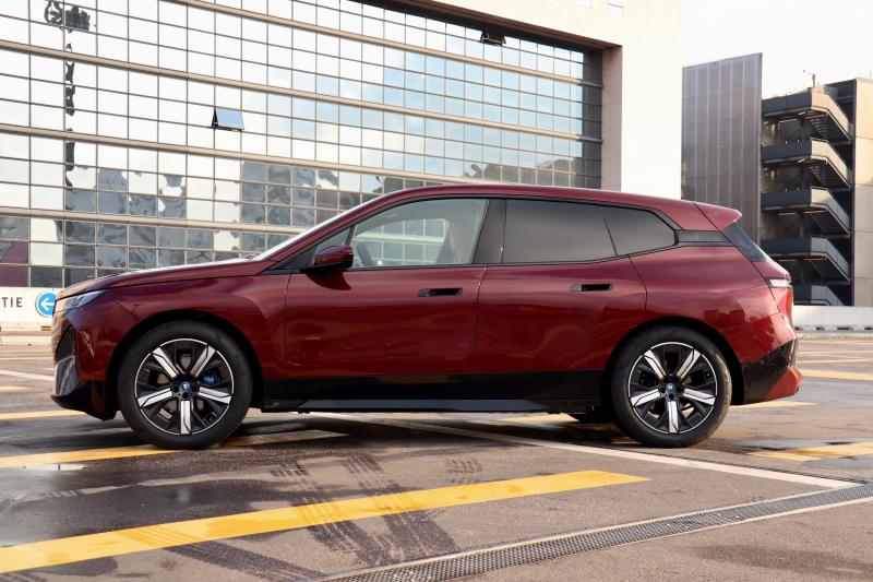 Diaporama - Les électriques polyvalentes | BMW iX vs Mercedes EQS ...