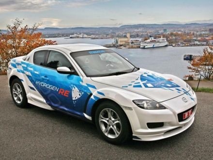 La Mazda RX-8 Hydrogen RE sur les routes de Norvège