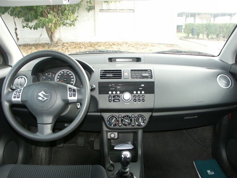 Album photo - Suzuki Swift 1.3 DDiS - Autonews