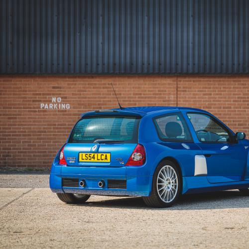 Renault Clio V6 phase 2 : une surpuissante citadine pour le prix d’une ...