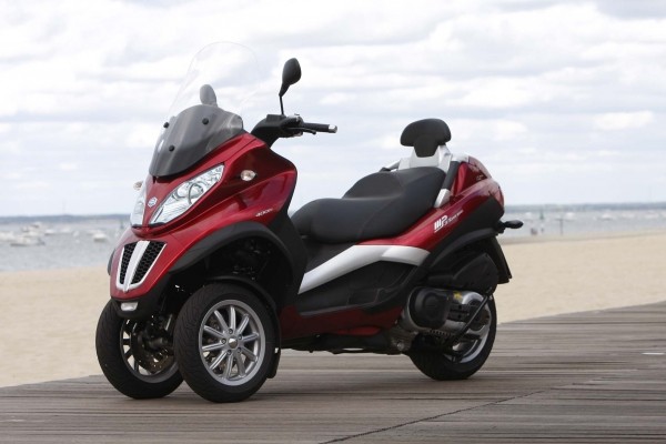 Album photo - Piaggio MP3 Touring : simple évolution de style ? - Autonews